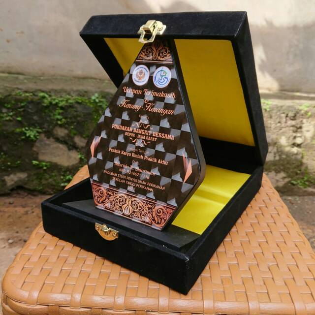 Jual Vandel kayu custome 3D plakat custome 3D mewah plakat vandel 3D ...