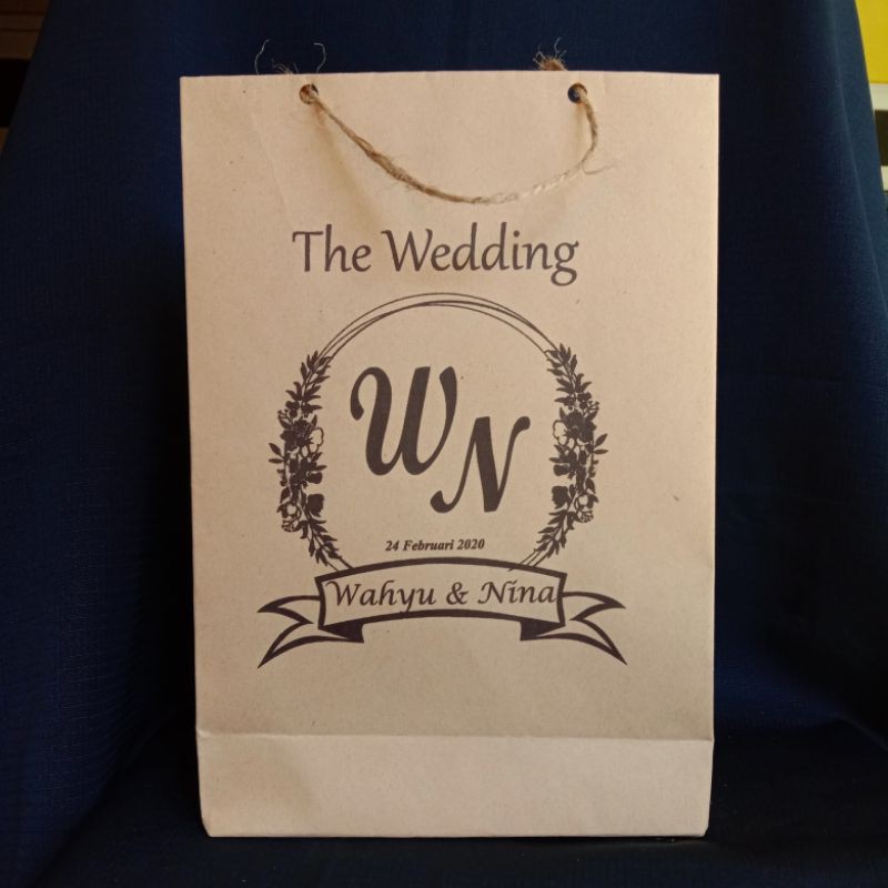 Jual Paper Bag Custom Desain 1pak (isi 50biji) ukuran 16x6x24.5 - Paper ...