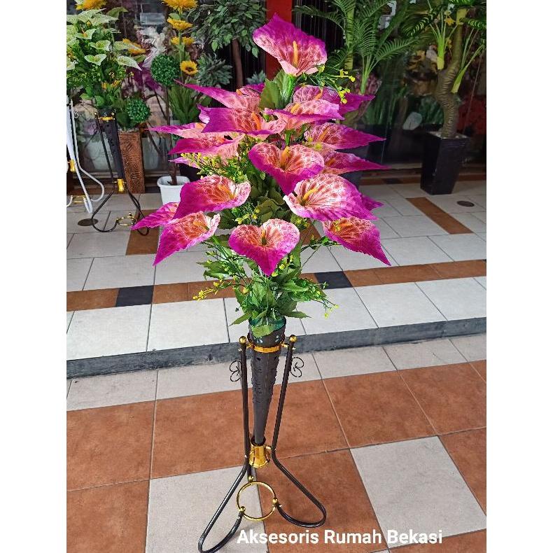 Jual Rangkaian Bunga Anthurium / Bunga Aron Panda Dengan Pot Standing ...
