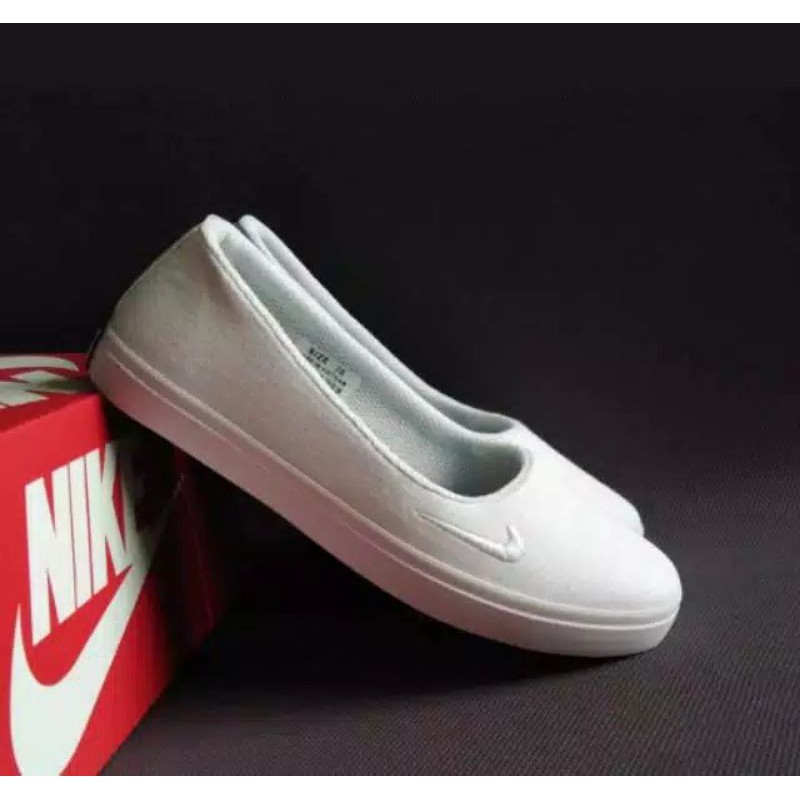Jual sepatu Slip on wanita Nike warna putih bersih sepatu santai ...