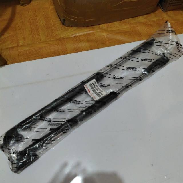 Jual SHOCK BAGASI PINTU BELAKANG TOYOTA KIJANG INNOVA 2004-2015 ...