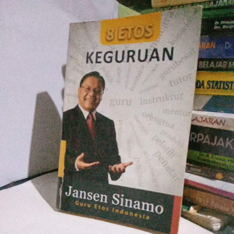 Jual buku 8 etos keguruan karangan Jansen sinamo | Shopee Indonesia