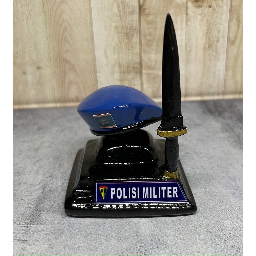 Jual Miniatur Baret PM - Patung Police Militer - Miniatur Pajangan ...