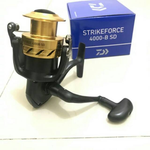 Jual Reel daiwa Strikeforce 4000-B | Shopee Indonesia
