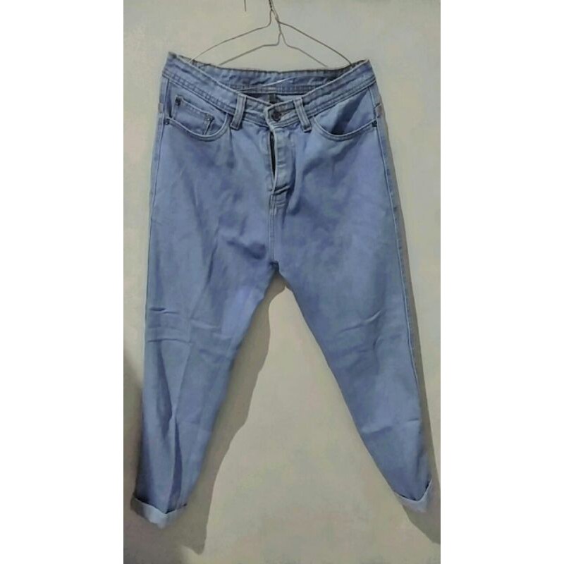 Jual Difio Celana Boyfriend HW Jeans (Pemakaian sendiri) | Shopee Indonesia