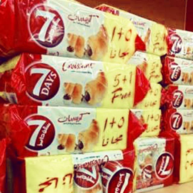 Jual 7 days coklat dan strawberry ( roti croissant asli from Saudi ...