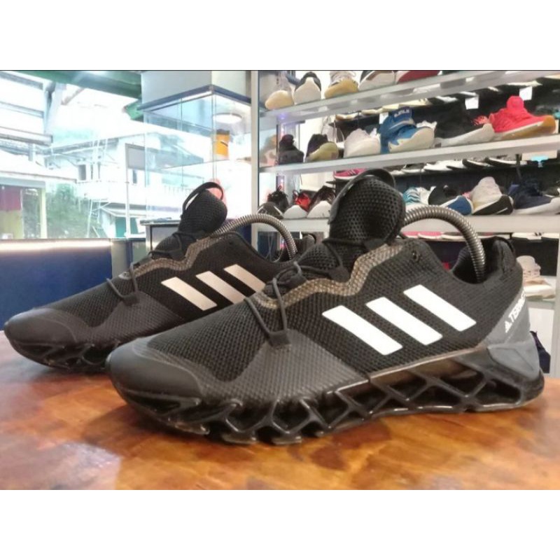 Jual Sepatu seken branded Adidas Terrex | Shopee Indonesia