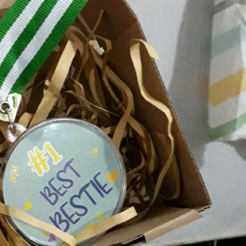 Jual Medali Hadiah Custom (Ulang Tahun Boyfriend Graduation Sempro ...