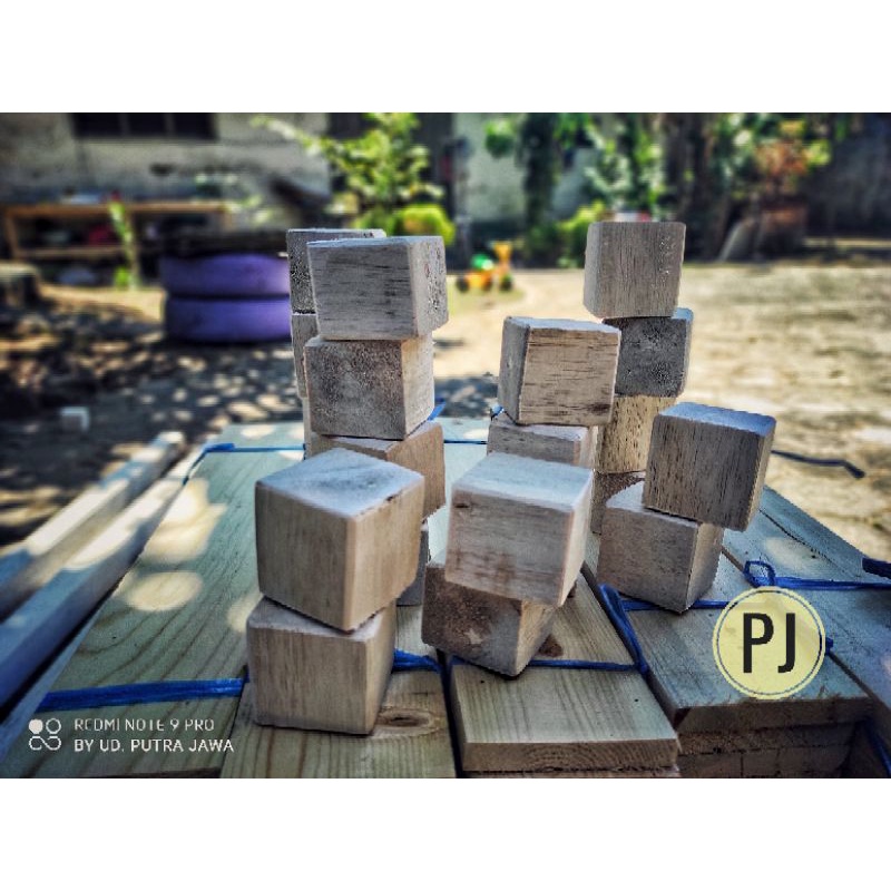 Jual Balok Bentuk Dadu Mini/Kecil Kayu Sengon Ukuran 5×5×5 cm Halus ...