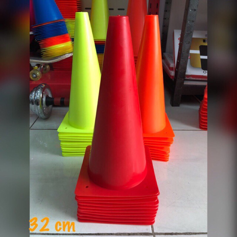 Jual Cone CONES KERUCUT 32 cm /PEMBATAS JALAN UNTUK LATIHAN BOLA ...