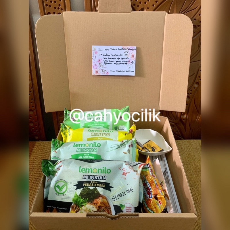 Jual HAMPERS BOX WISUDA 4 MIE LEMONILO | Shopee Indonesia
