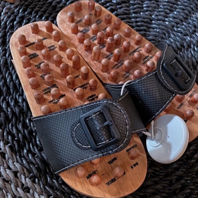 Jual Sandal Kesehatan Sandal Rematik Kayu Sandal Refleksi Pijat Kaki ...