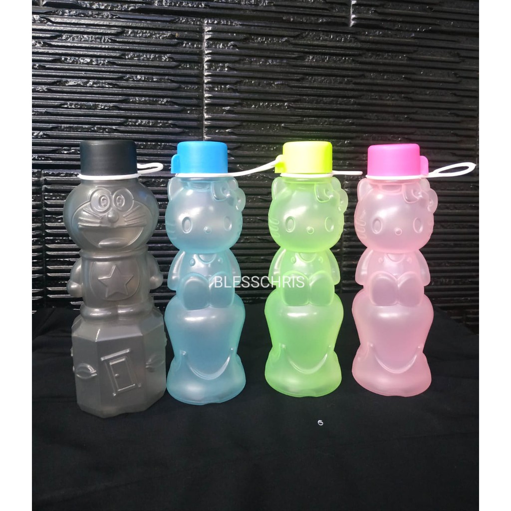 Jual BOTOL MINUM PLASTIK KARAKTER HELLO KITTI & DORAEMON 124ML | Shopee ...
