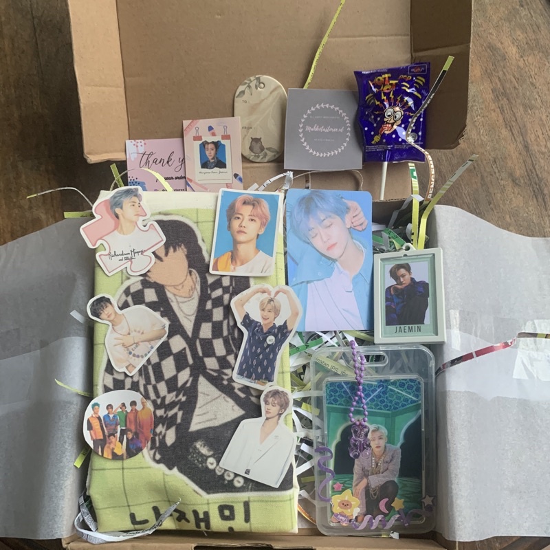 Jual [LANGSUNG KIRIM] HAMPERS GIFT BOX HAND SANITIZER PHOTOCARD HOLDER ...