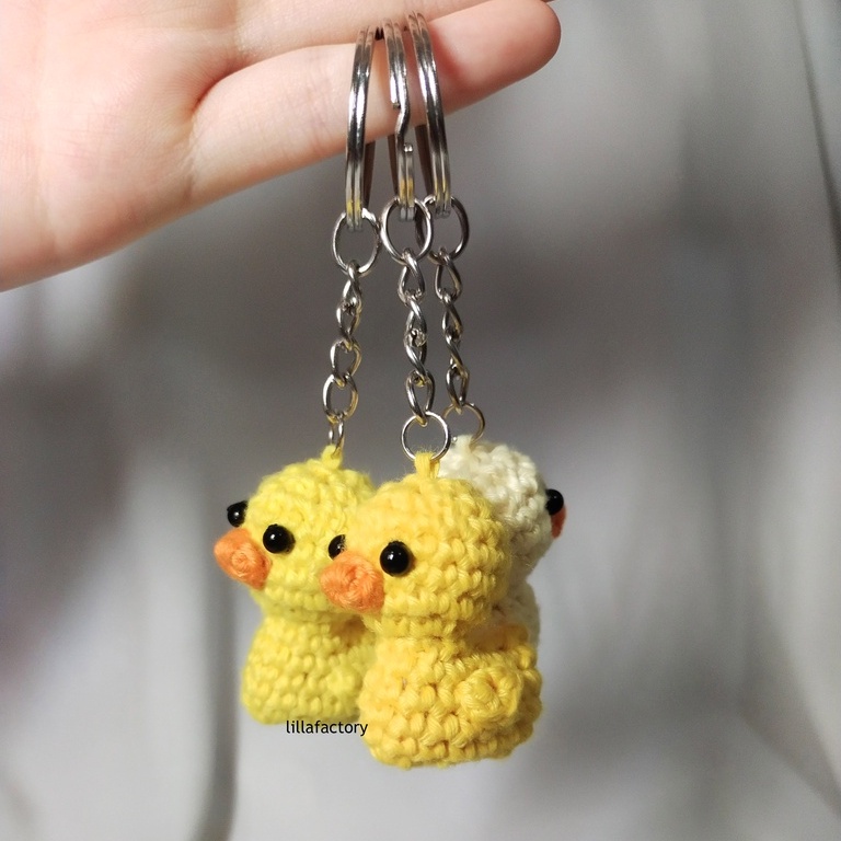 Jual Gantungan Kunci Boneka Rajut Amigurumi Bebek Kecil / Keyring ...