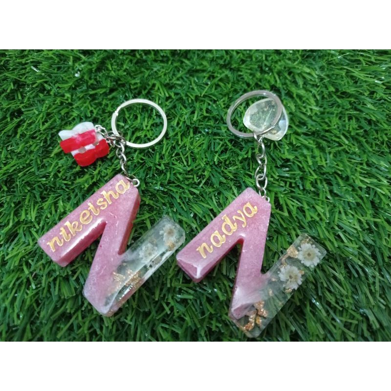 Jual Gantungan kunci resin aesthetic costum (pink+gold Flakes) | Shopee ...