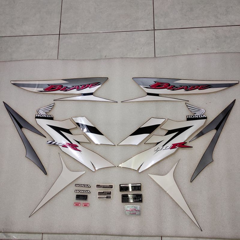 Jual Stiker stripping striping decal graphic Honda Blade hitam putih ...