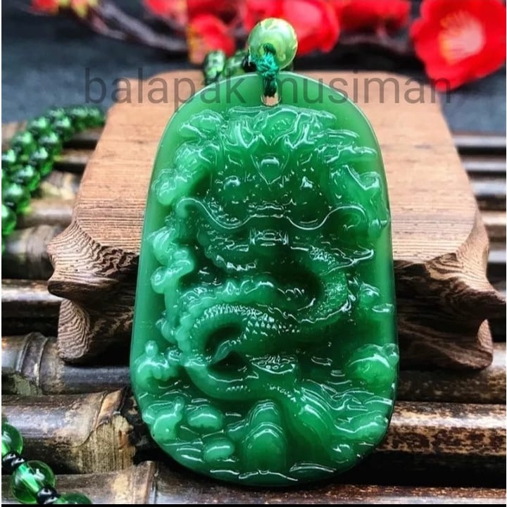 Jual kalung giok Liontin Hoki Giok Hijau Ukir Naga Timbul Di Senter ...