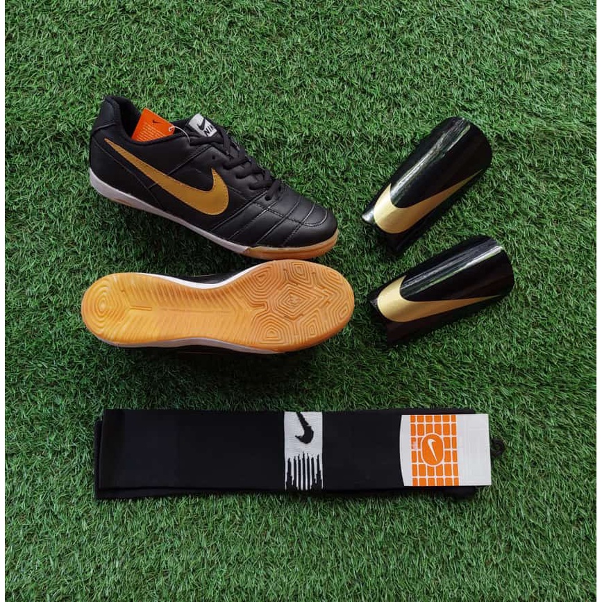 Jual PAKET Sepatu futsal KULIT // paket lengkap sepatu futsal KULIT ...