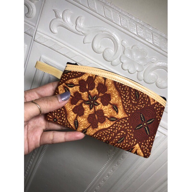 Jual SOUVENIR PERNIKAHAN DOMPET KOIN POUCH DOMPET BATIK 14cmx9cm(( 1 kg 100pcs )) | Shopee Indonesia