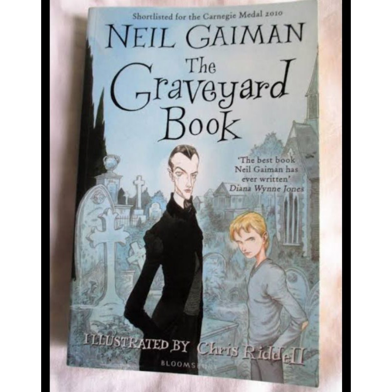 Jual NEIL GAIMAN : THE GRAVEYARD BOOK | Shopee Indonesia
