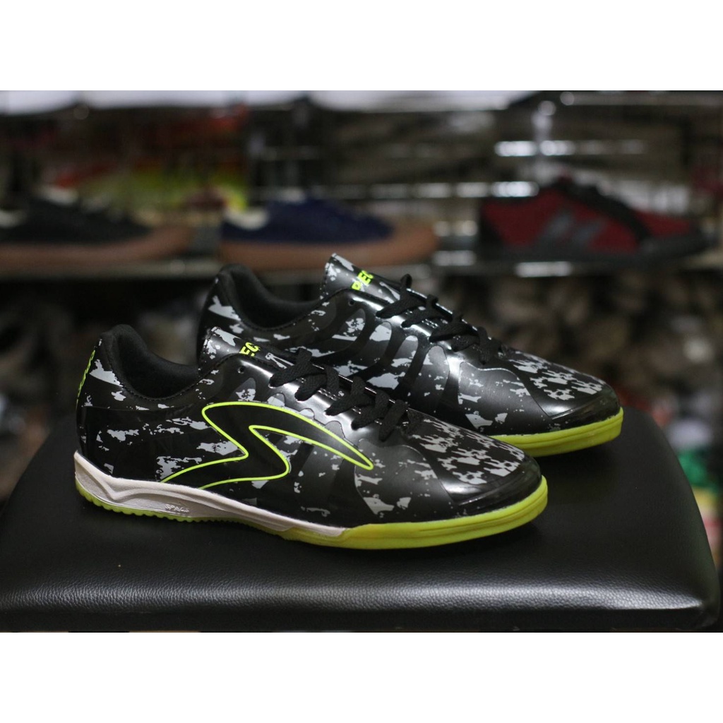 Jual Sepatu Futsal Pria SPECS ULTIMA BARRICADA Sepatu Lapangan Sepatu ...