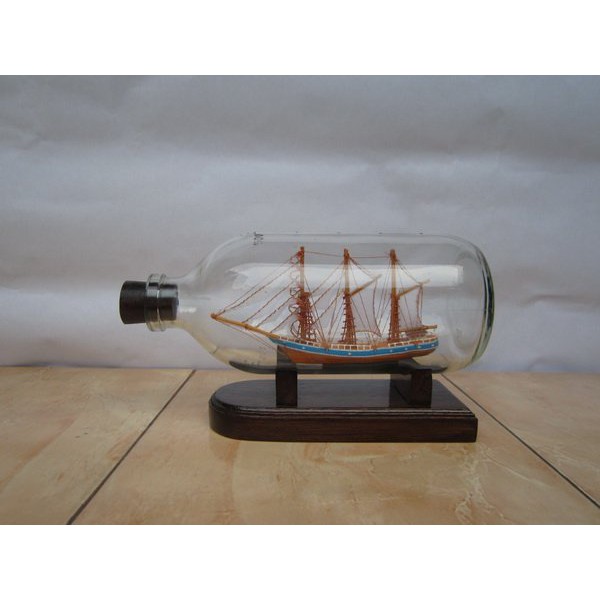 Jual Miniatur Kapal KRI Dewaruci dalam Botol 500 ml | Souvenir Hadiah ...
