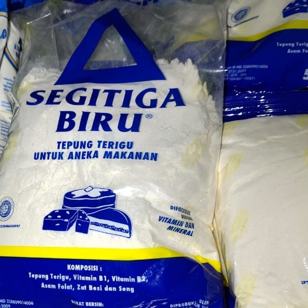 Jual PROMO [COD] Tepung Terigu segitiga biru kemasan 1kg Isi 12 | Shopee Indonesia