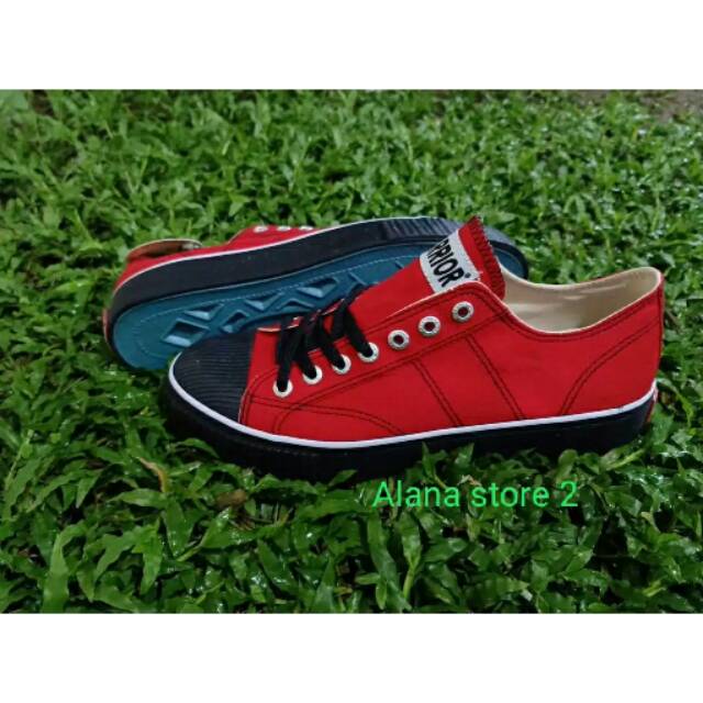 Jual Sepatu warrior pendek merah original /sepatu warriors / sepatu ...