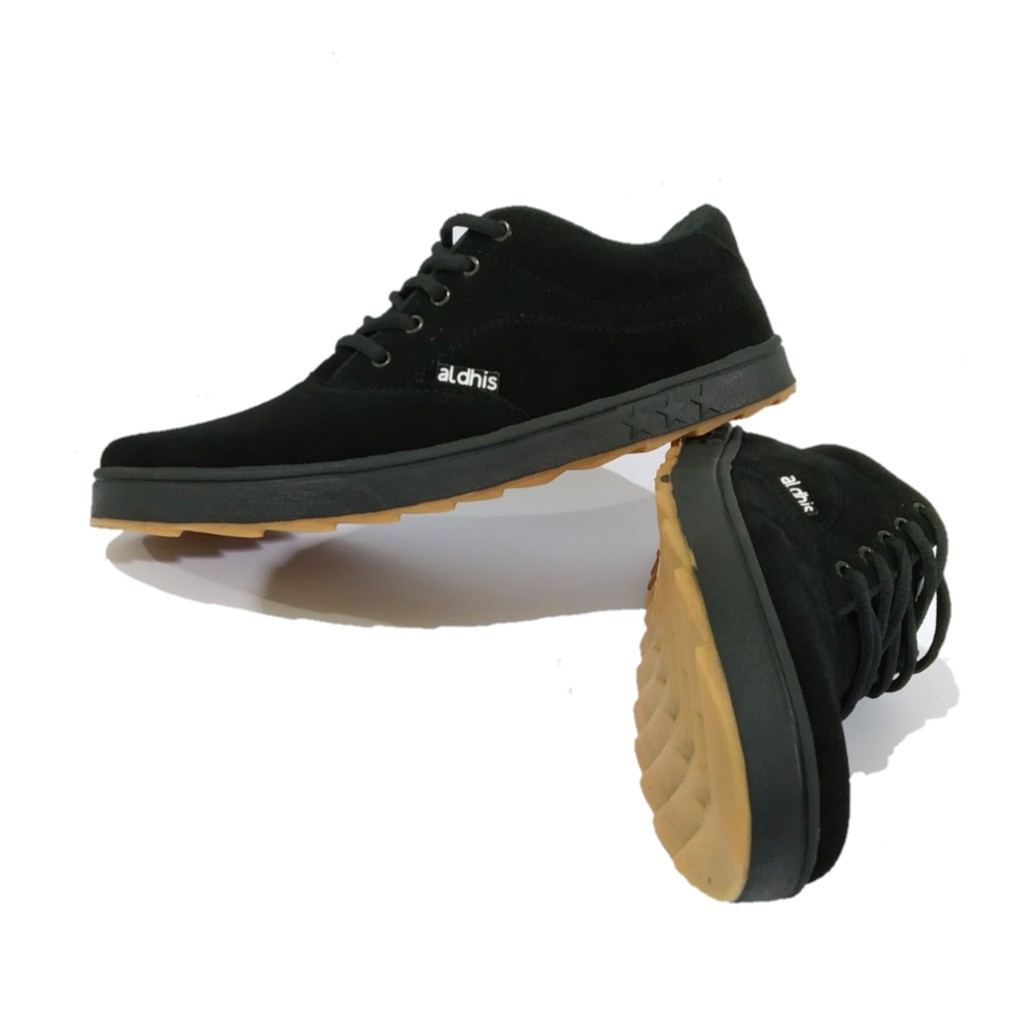 Jual Sepatu Cowok Hitam Polos Sneakers Pria Original Aldhis HP-030 Full Black Buat Sekolah ...