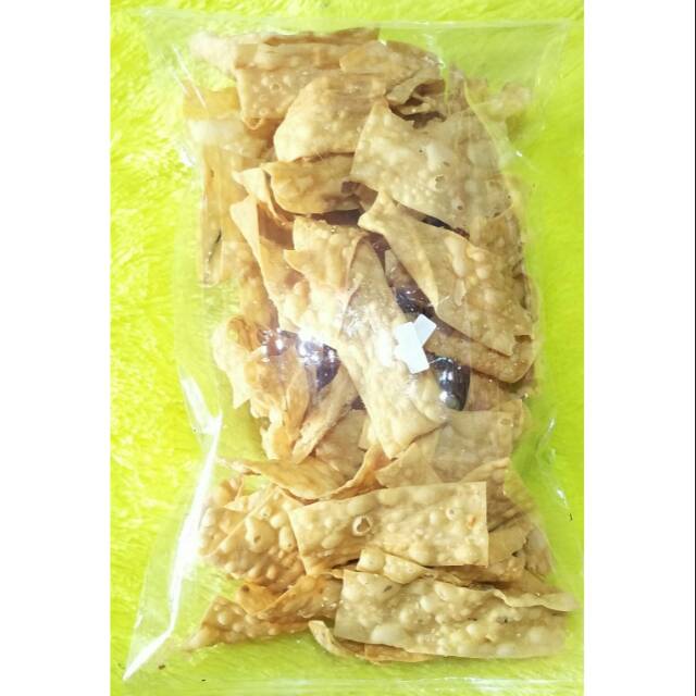 Jual Keripik pangsit-250gr-gurih-crunch-jajanan enak-cemilan murah ...