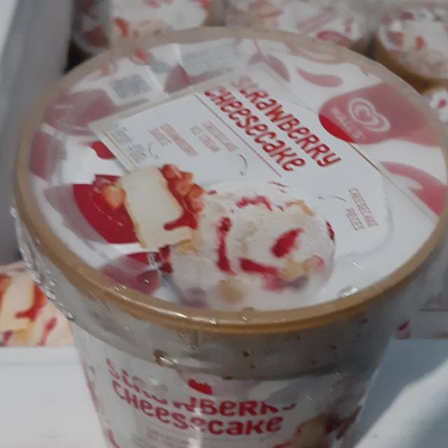 Jual Ice Cream Walls Rasa Strawberry Cheese cake 410ml | Shopee Indonesia