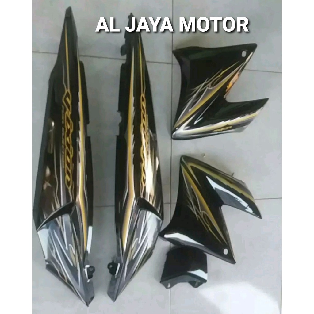 Jual COVER BODY BELAKANG DAN SAYAP YAMAHA VIXION OLD HITAM SET STRIPING ...