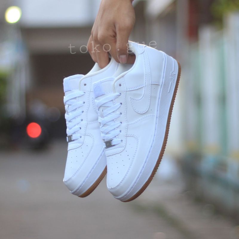Jual SEPATU SNEAKERS PUTIH PRIA NIKE AIR FORCE 1 07 FULL WHITE GUM ...