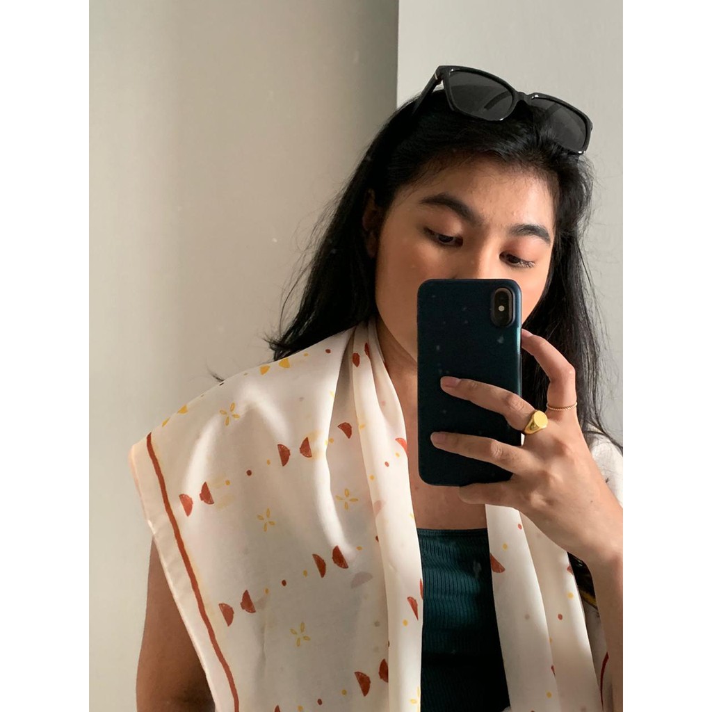 Jual Outer Scarf | Scarf | Kain - Semangkok Indonesia in White | Shopee ...