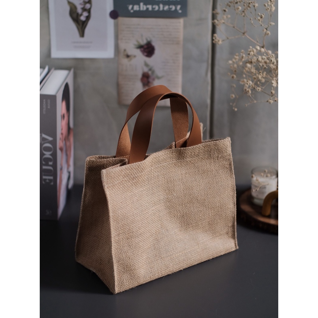 Jual (READYSTOCK) MARHENNA GONI / TAS GONI / JUTE BAG SIZE M (25x12x22 ...