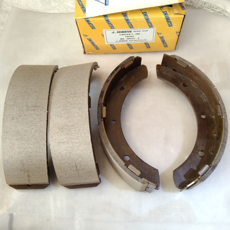 Jual KAMPAS REM BRAKE SHOE PERODO DEPAN COLT DIESEL PS100 canter ENGKEL ...