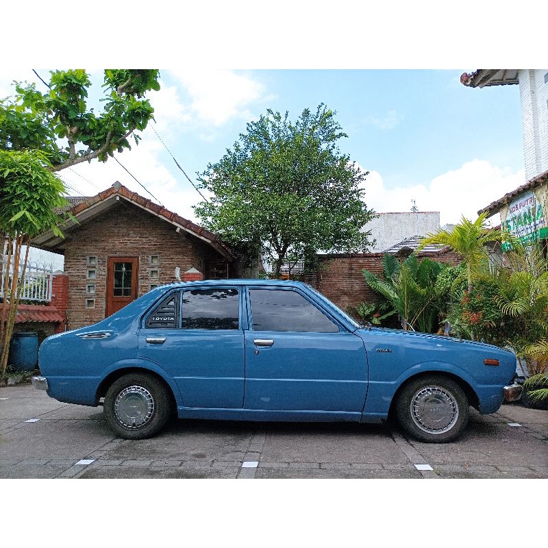 Jual mobil tua klasik toyota corolla ke-30 tahun 1975 warna biru ...