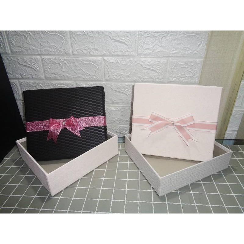Jual Box Ukuran 18cm x 20cm Tinggi 6 Cm Pink/Hitam | Shopee Indonesia