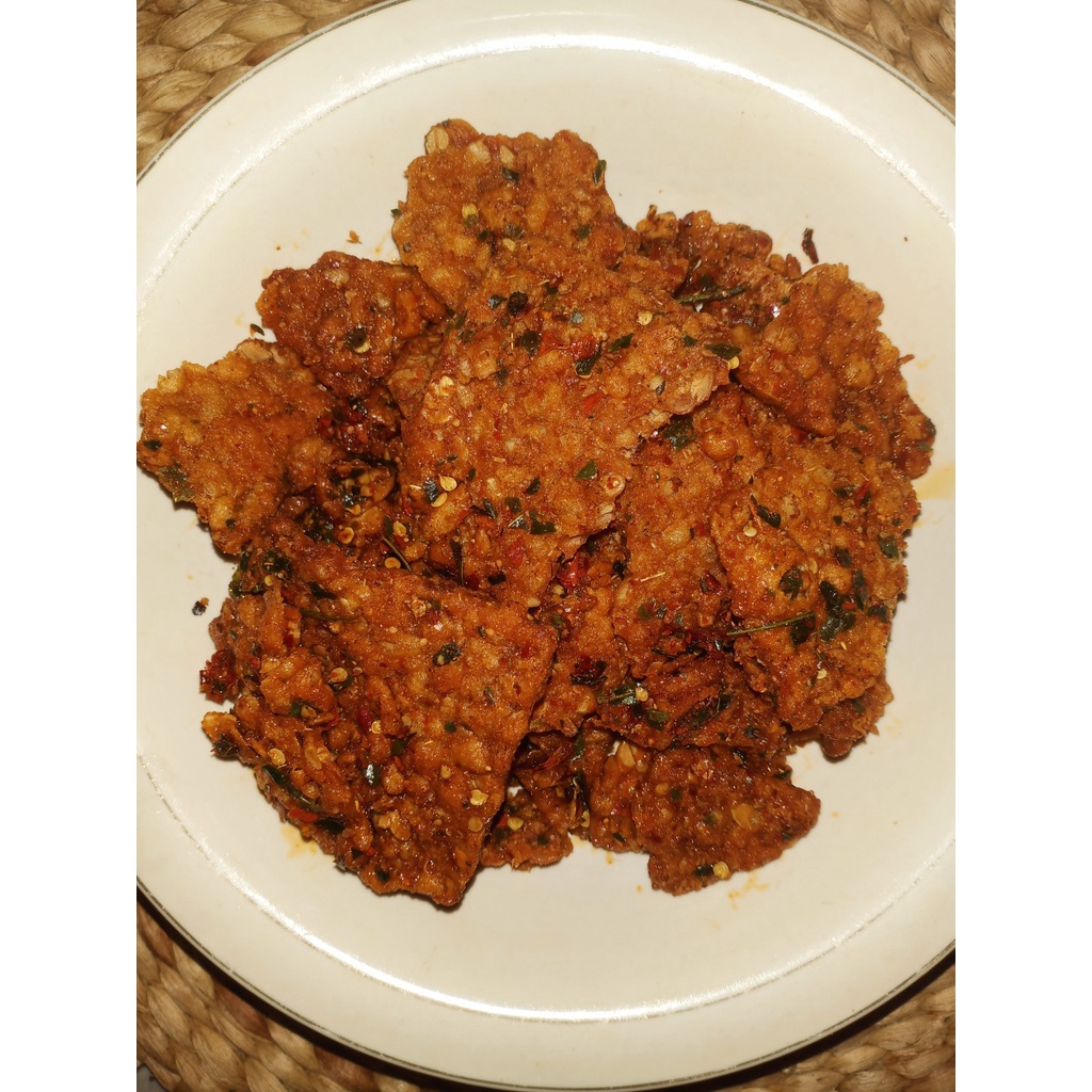 Jual 100 GRAM KERIPIK TEMPE PEDAS | KRIPIK TEMPE CRISPY PEDAS DAUN ...