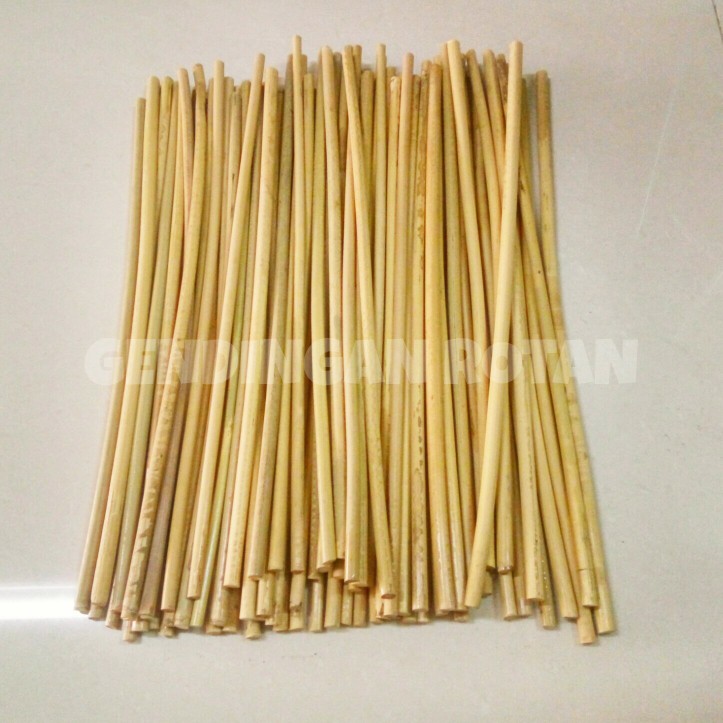 Jual Rotan stik / rotan batangan alami/asli / rotan buluh | Shopee ...