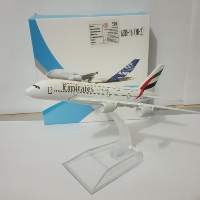 Jual Diecast Pesawat Emirates Airbus A380 Miniatur Pesawat Bahan Besi ...