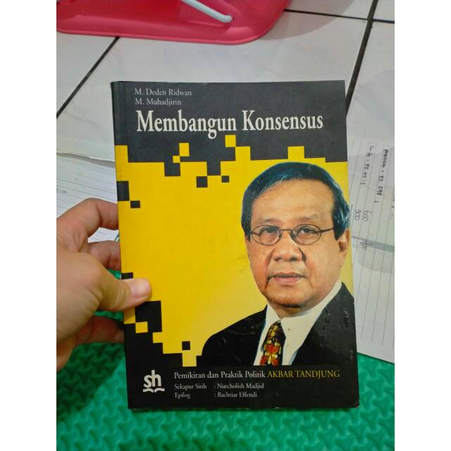 Jual Buku Membangun Konsensus pemikiran dan praktik politik Akbar ...