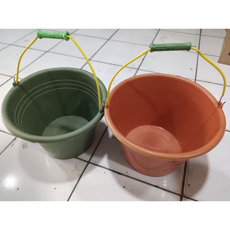 Jual Ember Cor Besar Tukang Semen Warna Hijau dan Oren / Orange ...