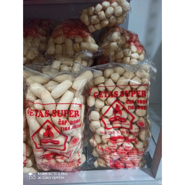 Jual Getes Tiga Roda Merah bulat/panjang 250gr / getes bangka / snack ...