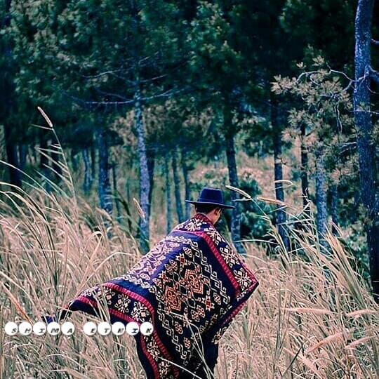 Jual KAIN TENUN IKAT ANTIK TENUN JEPARA ETHNIC kalimantan TENUN NTT ...
