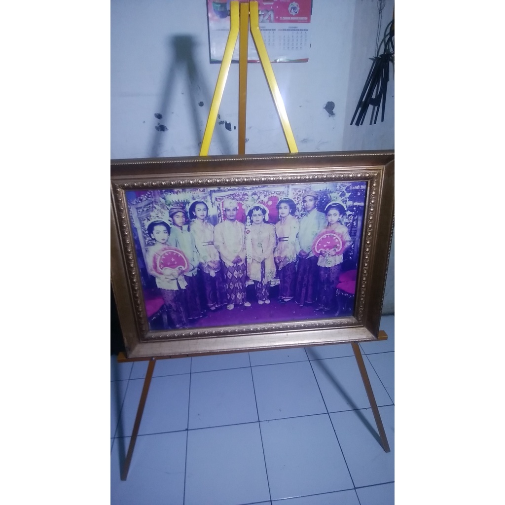 Jual stand besi tripod besi standing pigura frame souvenir | Shopee ...