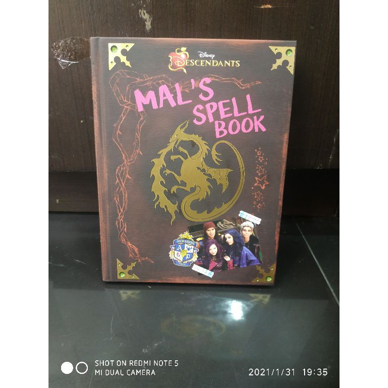 Jual Descendants: Mal's Spell Book | Shopee Indonesia