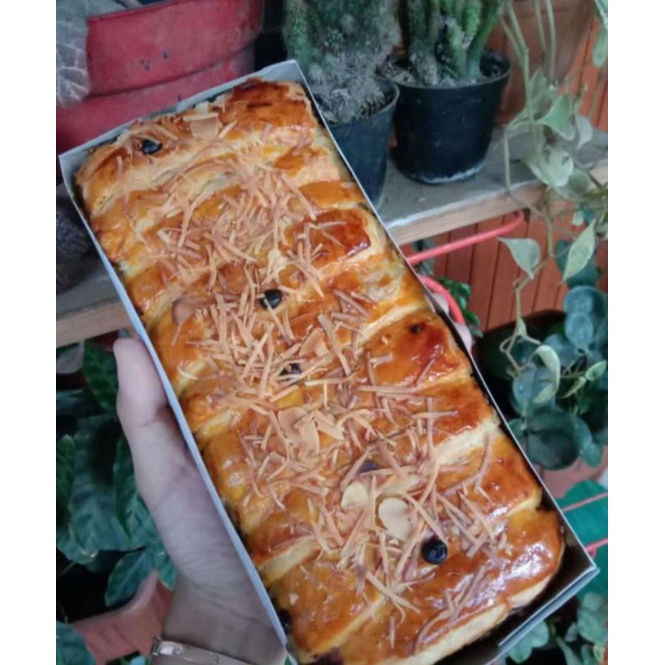 Jual Murah dan Enak Strudel pisang coklat keju coklat toping meses ...