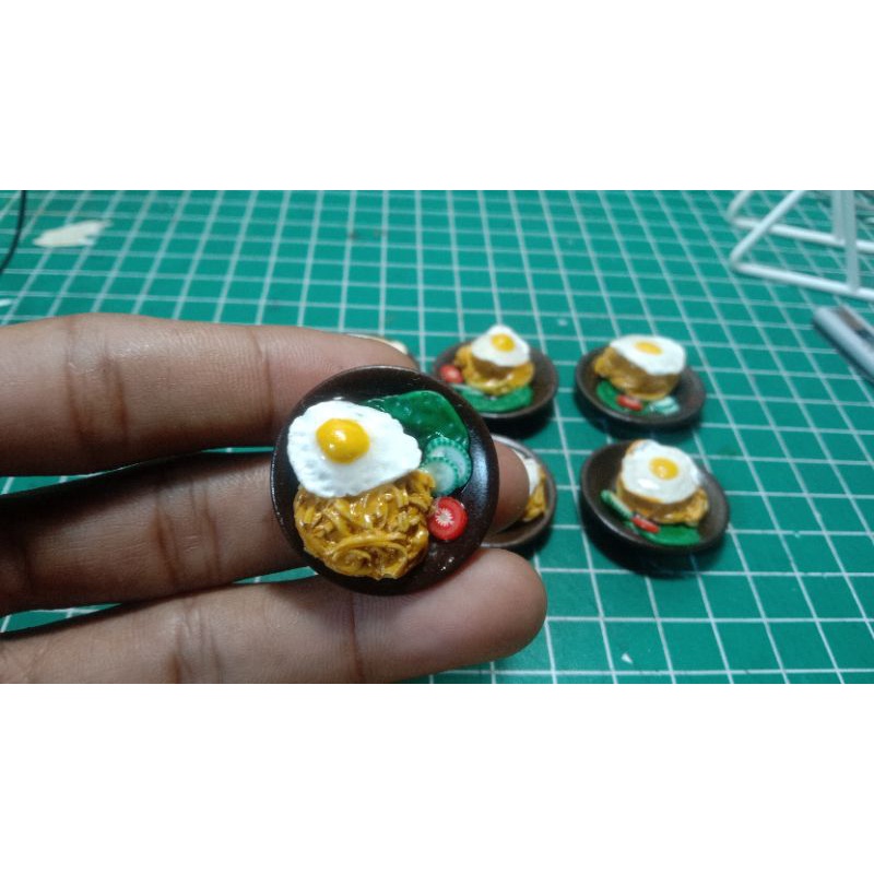 Jual miniatur makanan mie goreng pakai telor | Shopee Indonesia